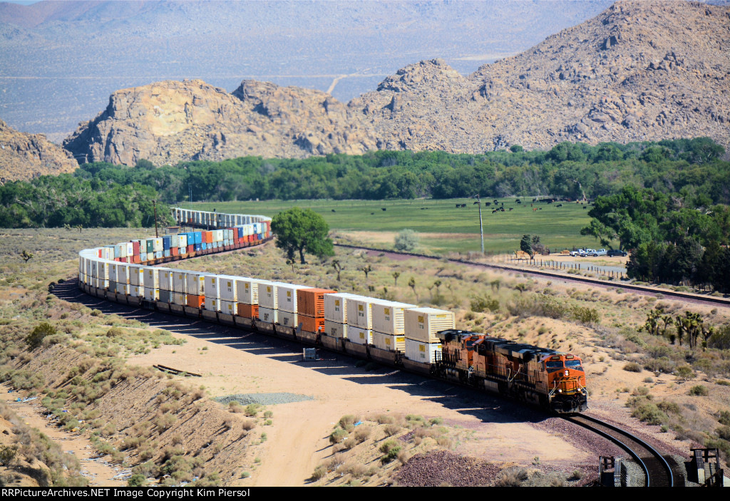 BNSF 6605 with Doublestacks Through Mojave Narrows